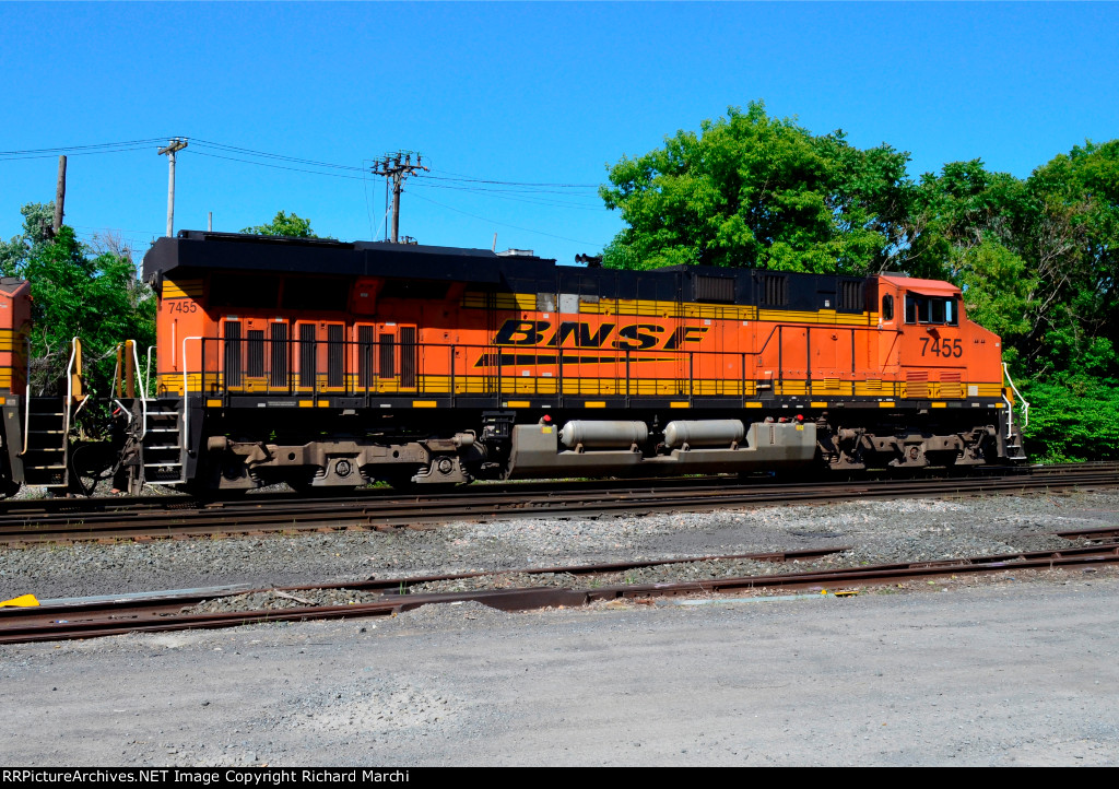 BNSF 7455
